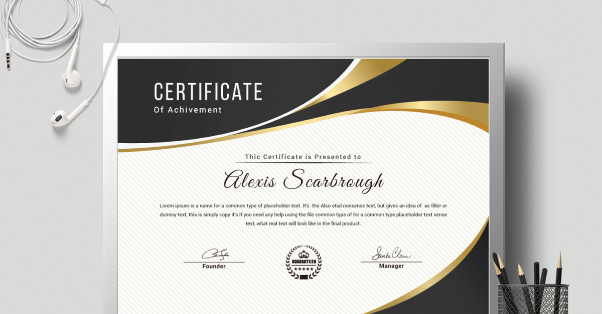Mise en page avec modèle de certificat daccent noir et or