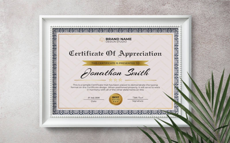 Certificado de reconocimiento moderno con marco clásico