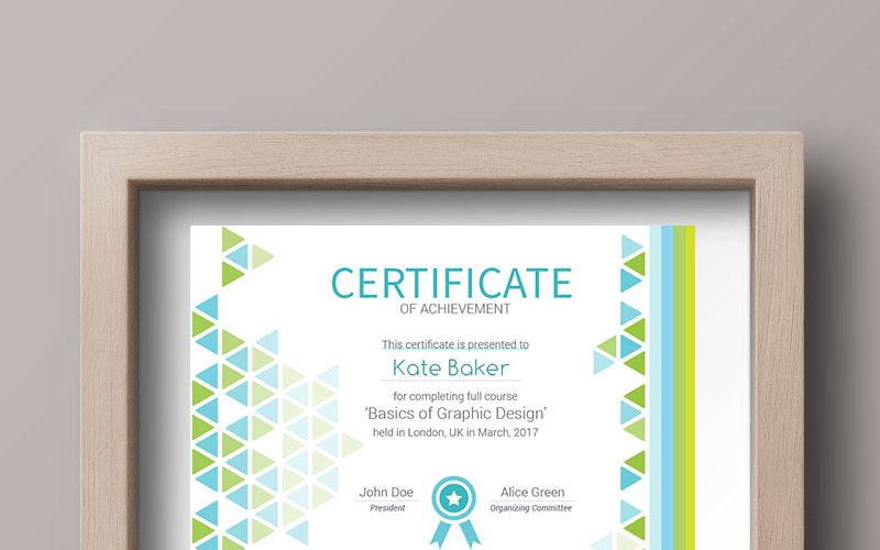 Modèle de certificat informatique Triangles - TemplateMonster